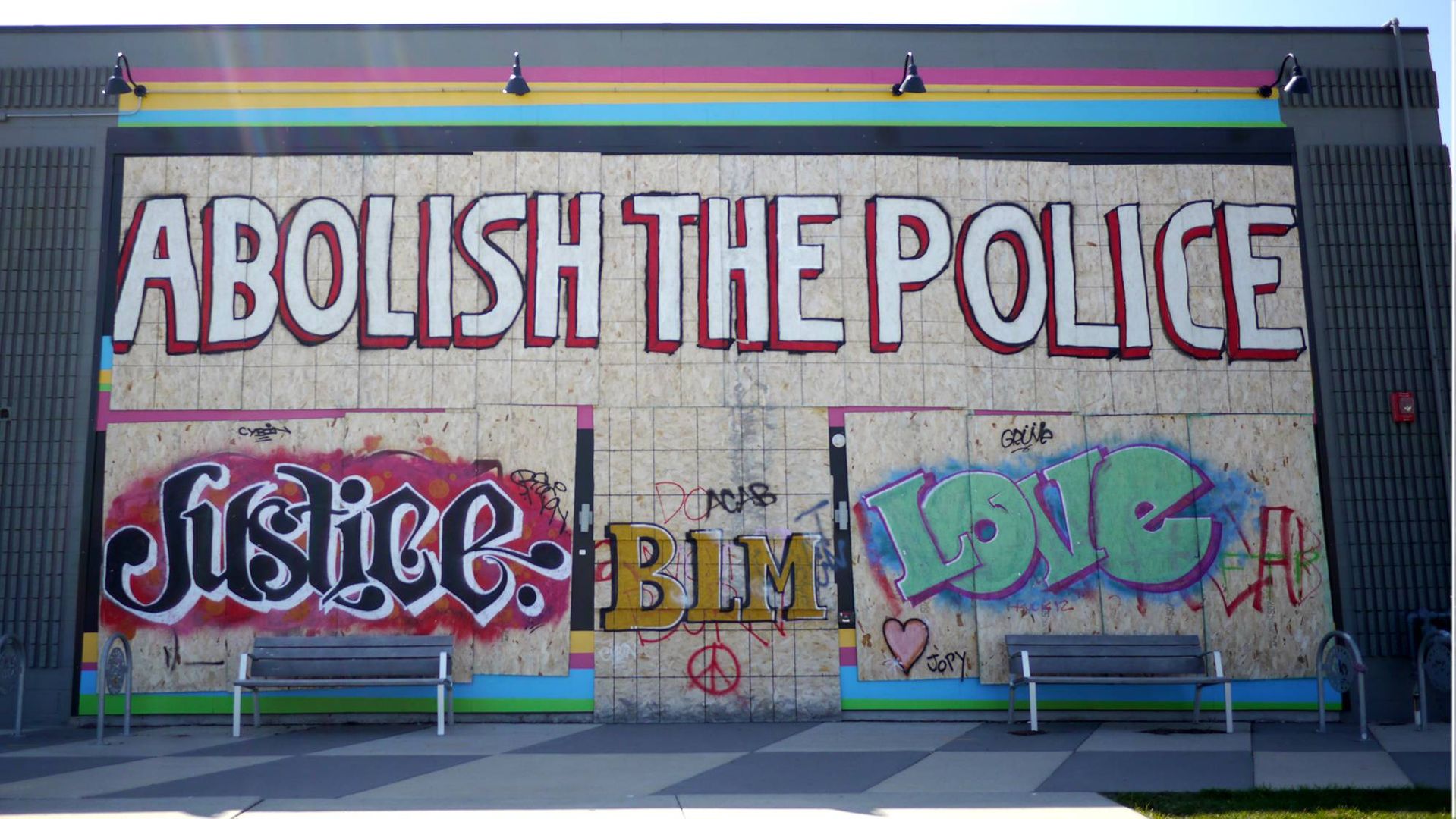 Muralist Cadex Herrera Portrayed George Floyd 'As a Person of Light ...